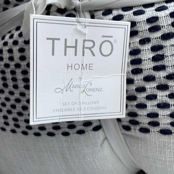 Marlo Lorenz | Accents | Nwt Marlo Lorenz Signature Set Of 2 Throw Home ...